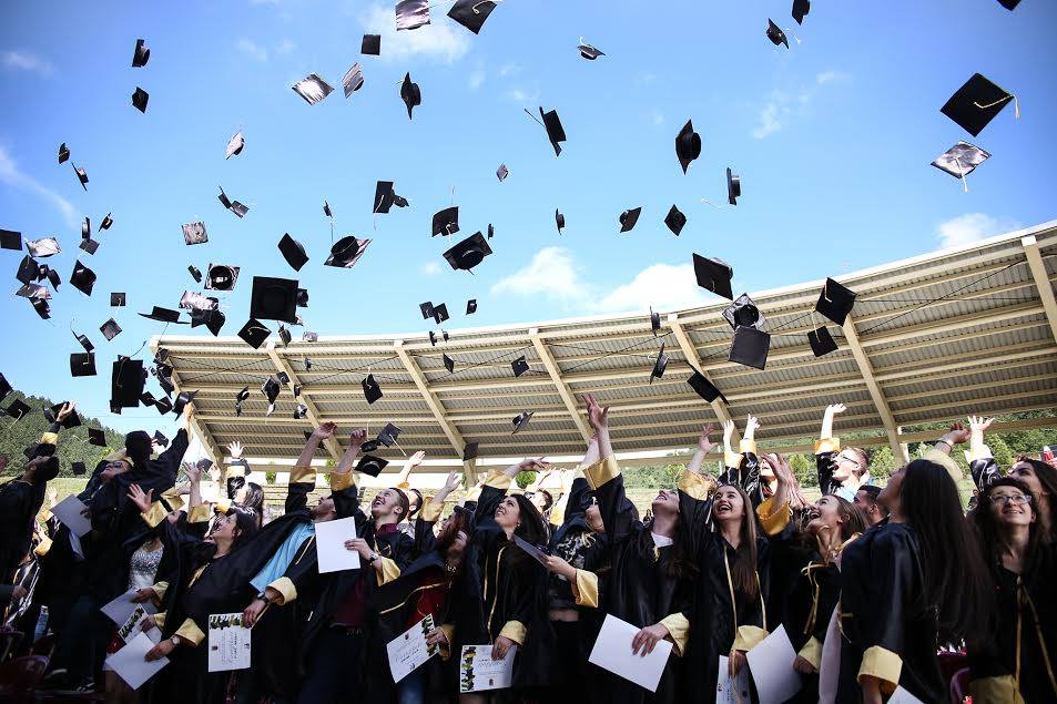 Prishtina Online - Shënohet diplomimi i gjeneratës 2013-2016 të katër ...